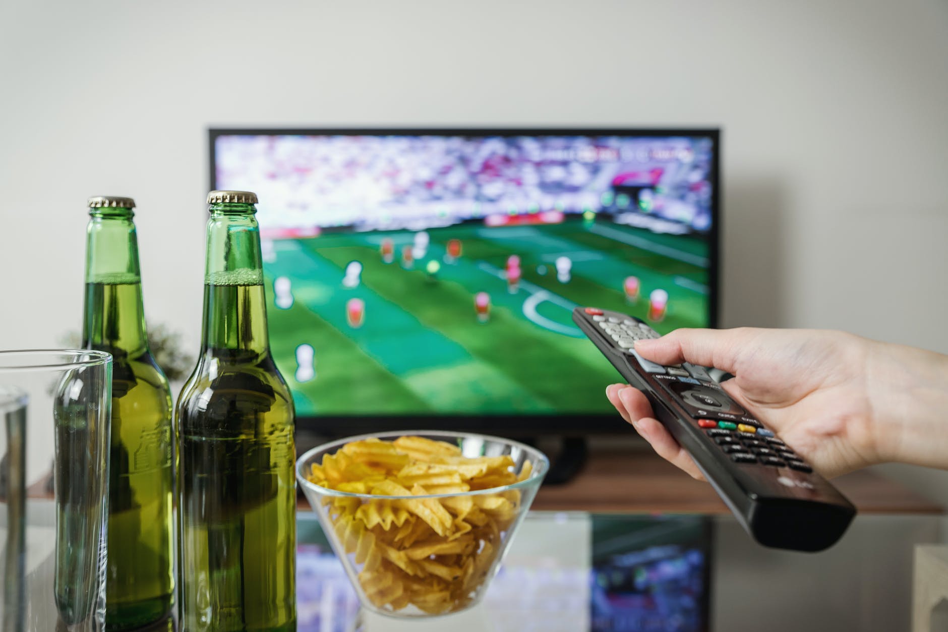 What does a red light on the Sky Q box mean? - The Big Tech Question